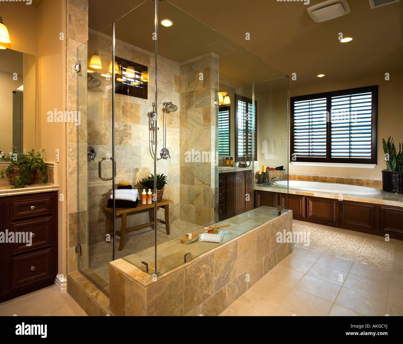 Interior of contemporary bathroom Stock Photo - Alamy