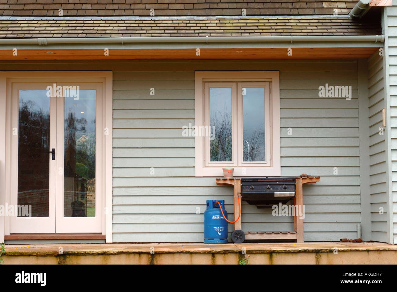 Overlapping timber cladding hi-res stock photography and images - Alamy