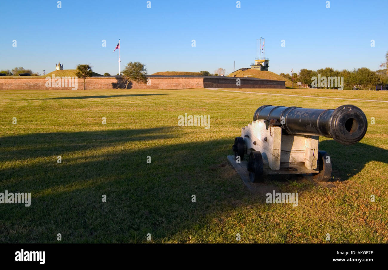 Cannons line the battlefield at Fort Moultrie Narional Monument ...