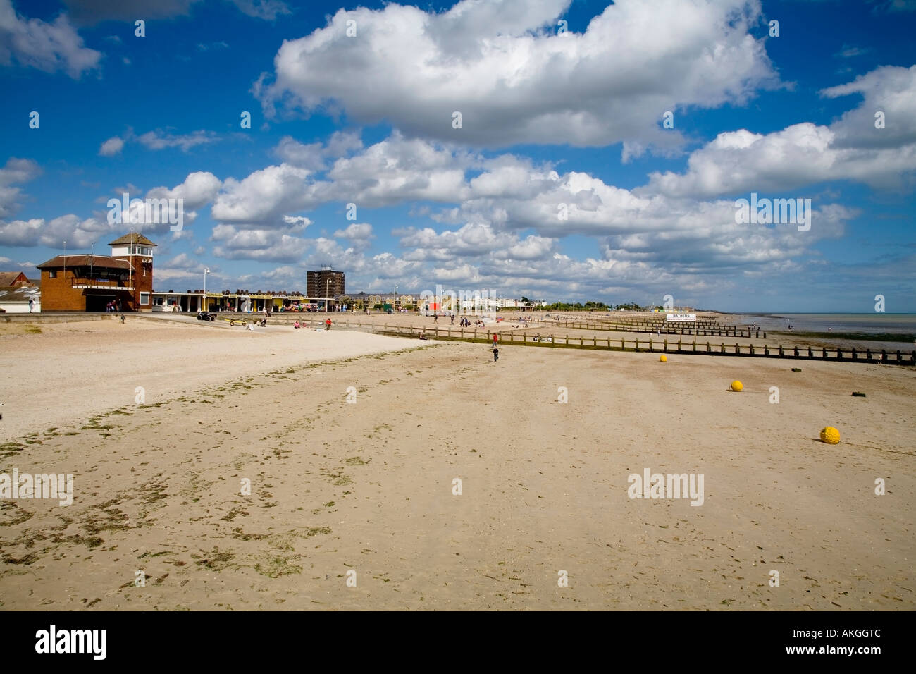 Littlehampton seaside resort hi-res stock photography and images - Alamy
