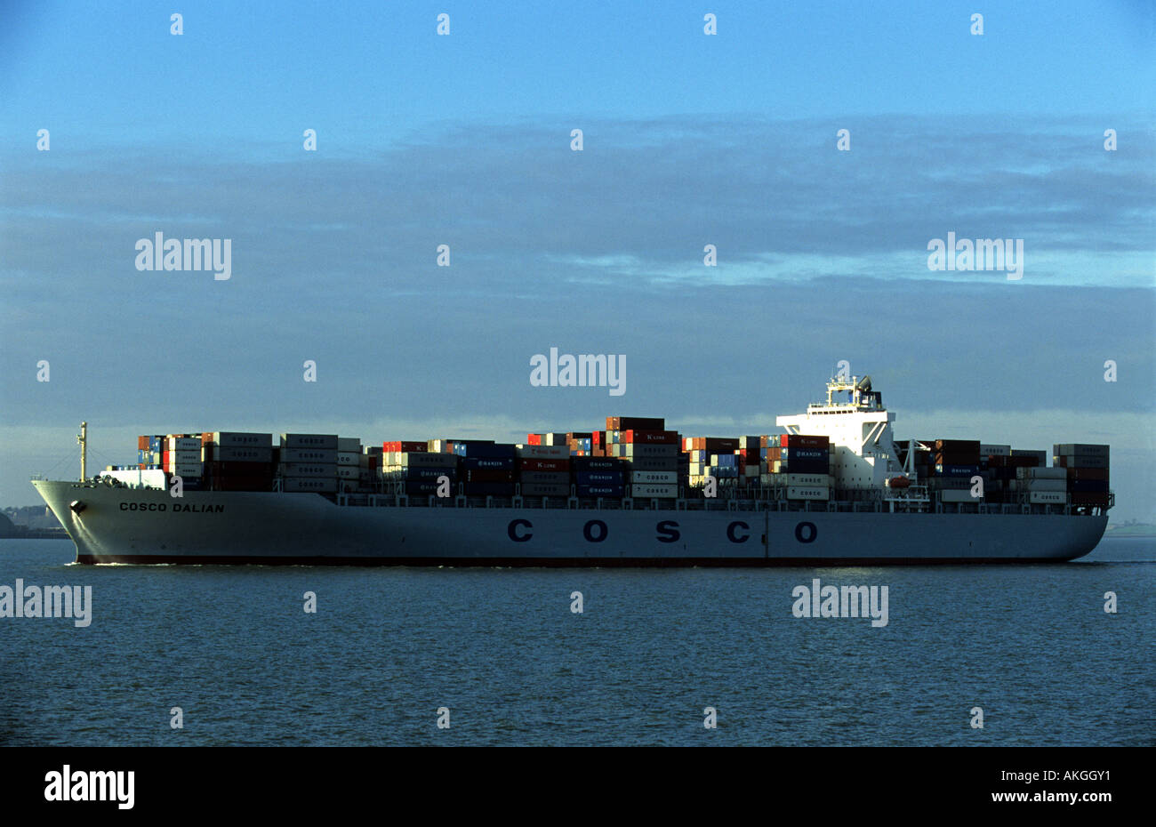 Cosco container hi-res stock photography and images - Alamy