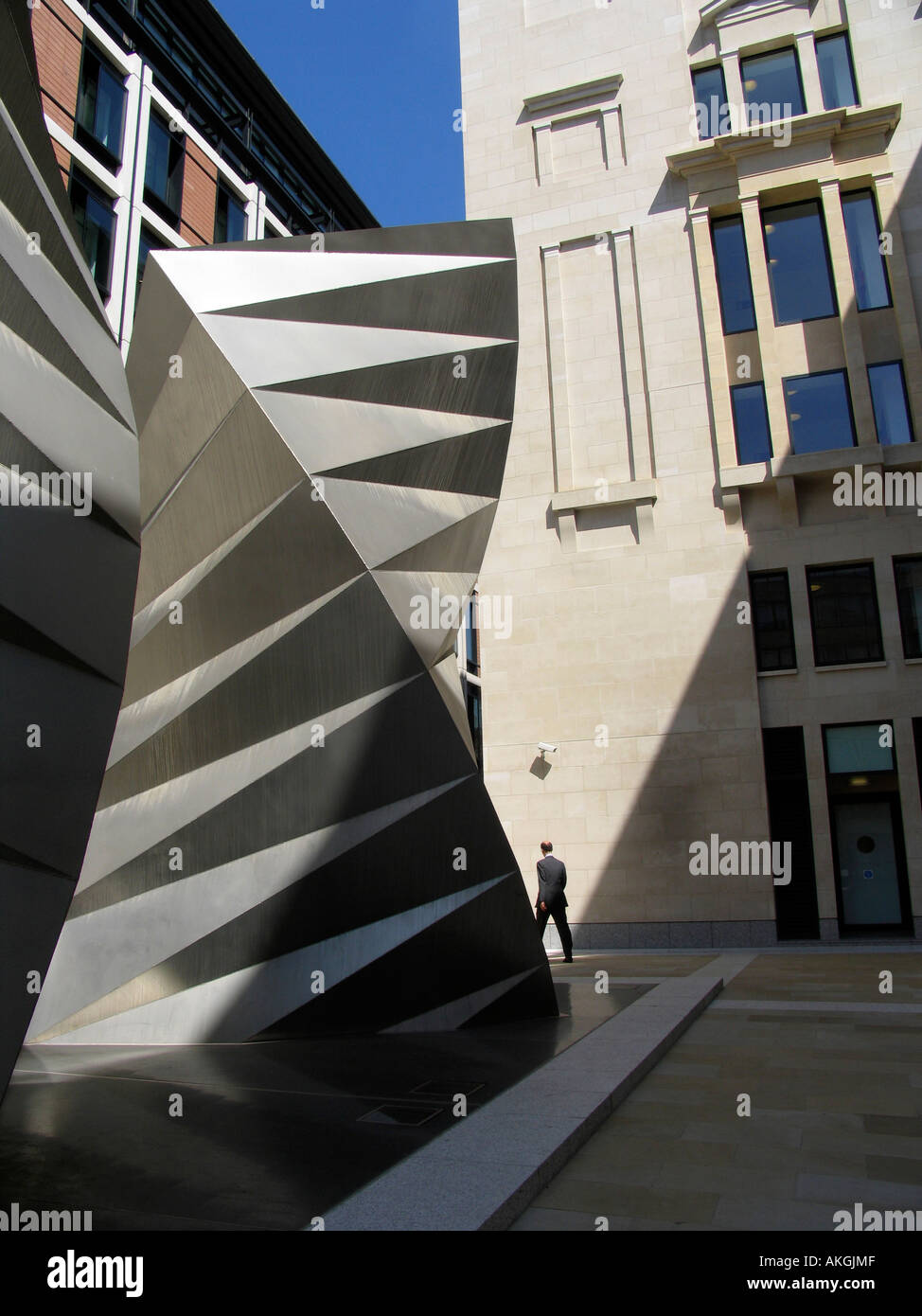 Ventilation Structure by Heatherwick Studio in Paternoster square ...
