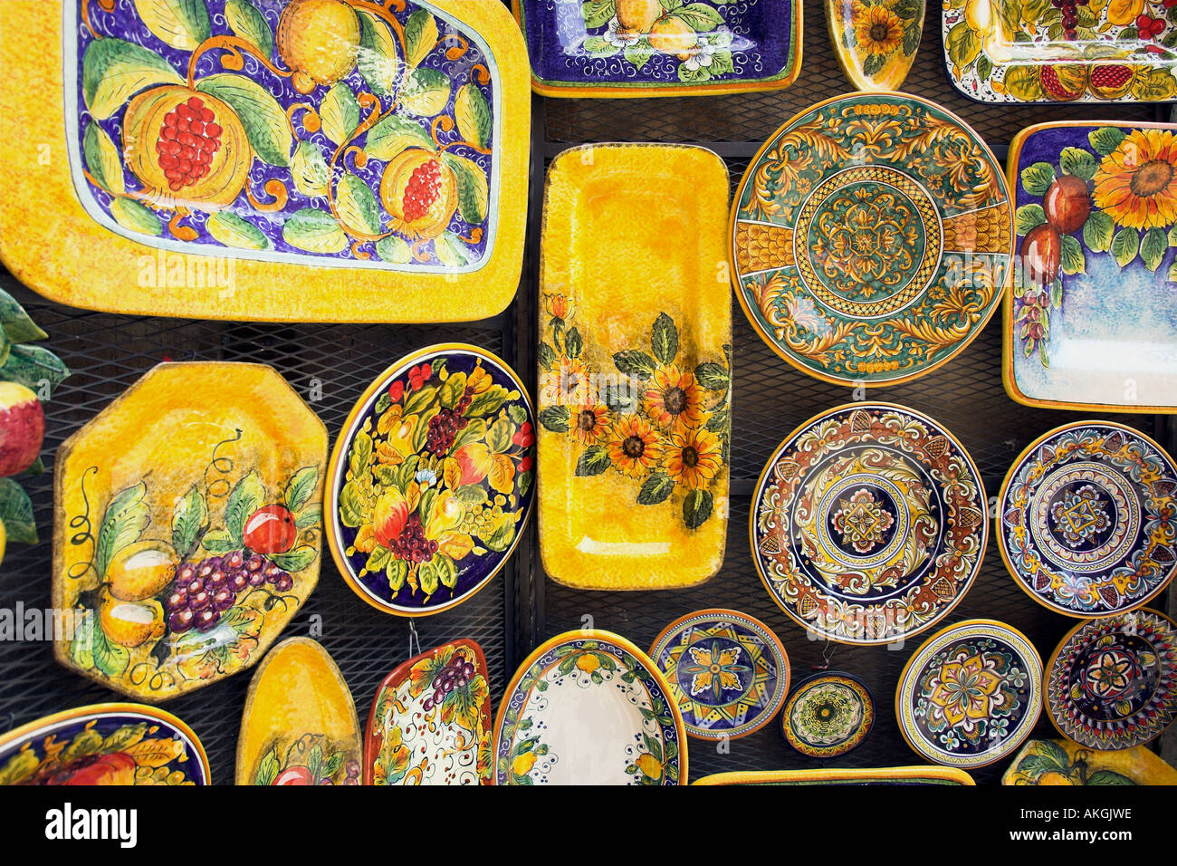 Pottery souvenir plates umbria hi-res stock photography and images - Alamy