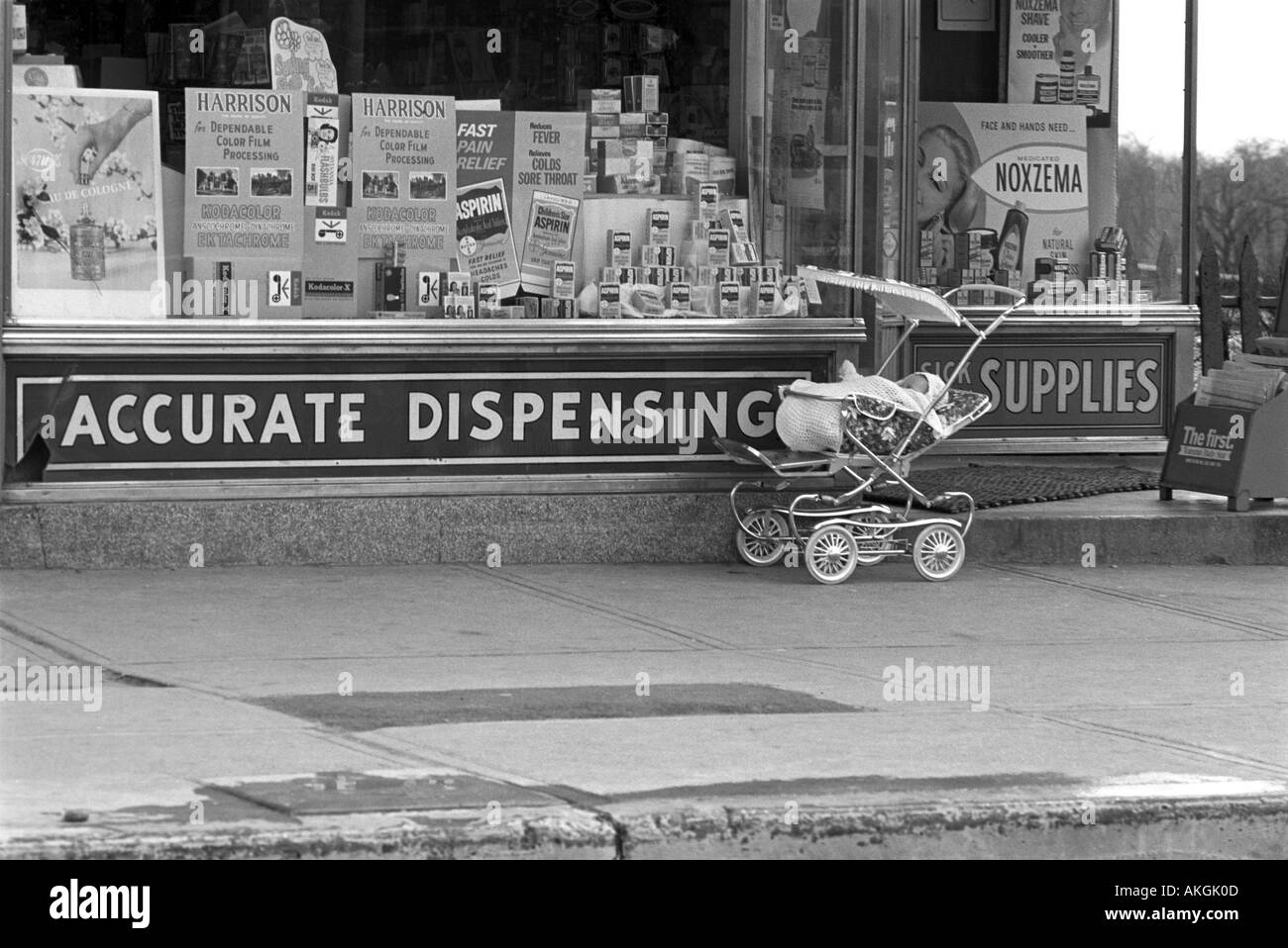 Carriage waiting Black and White Stock Photos & Images - Alamy