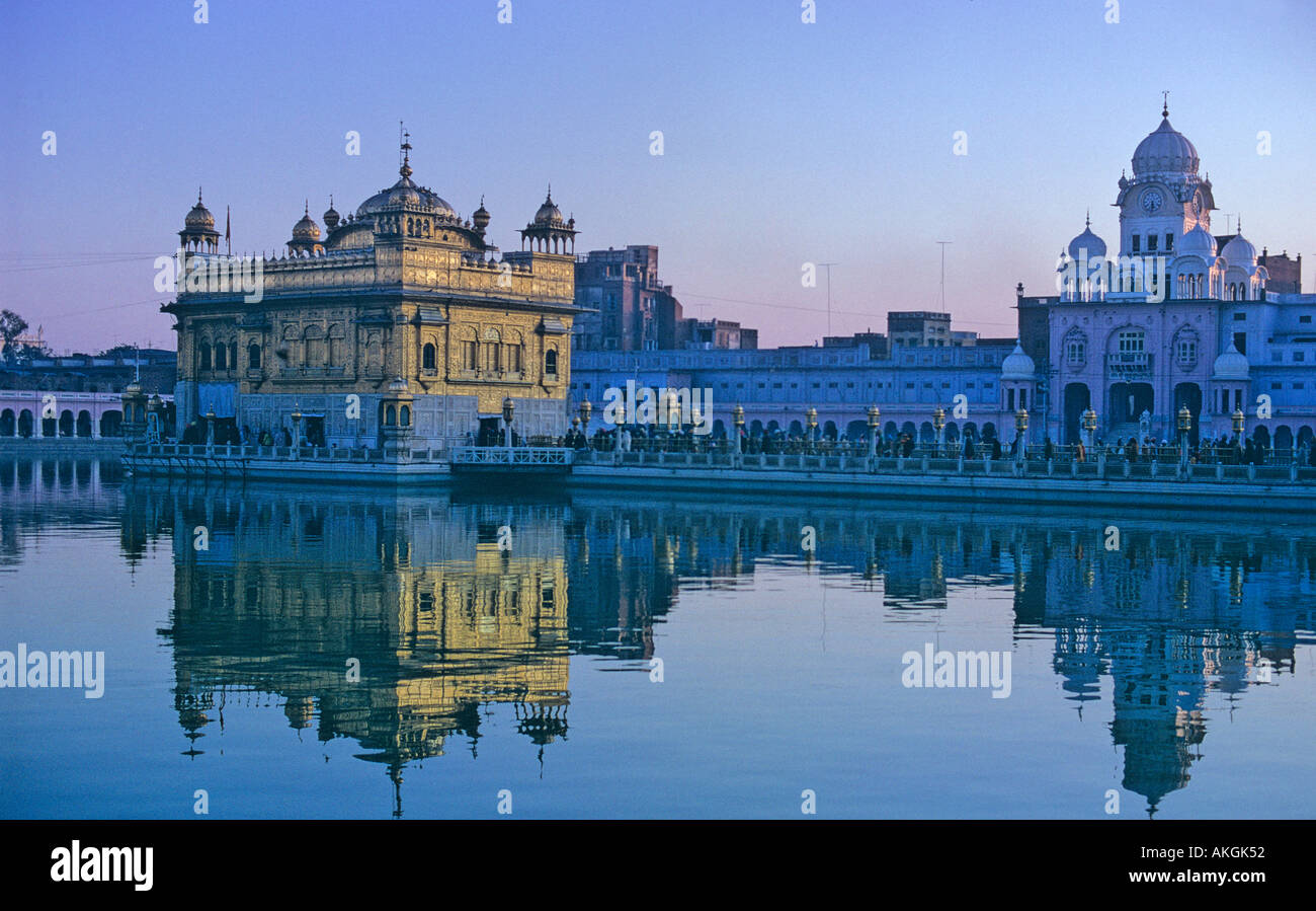 Golden temple amaritsa dawn hi-res stock photography and images - Alamy