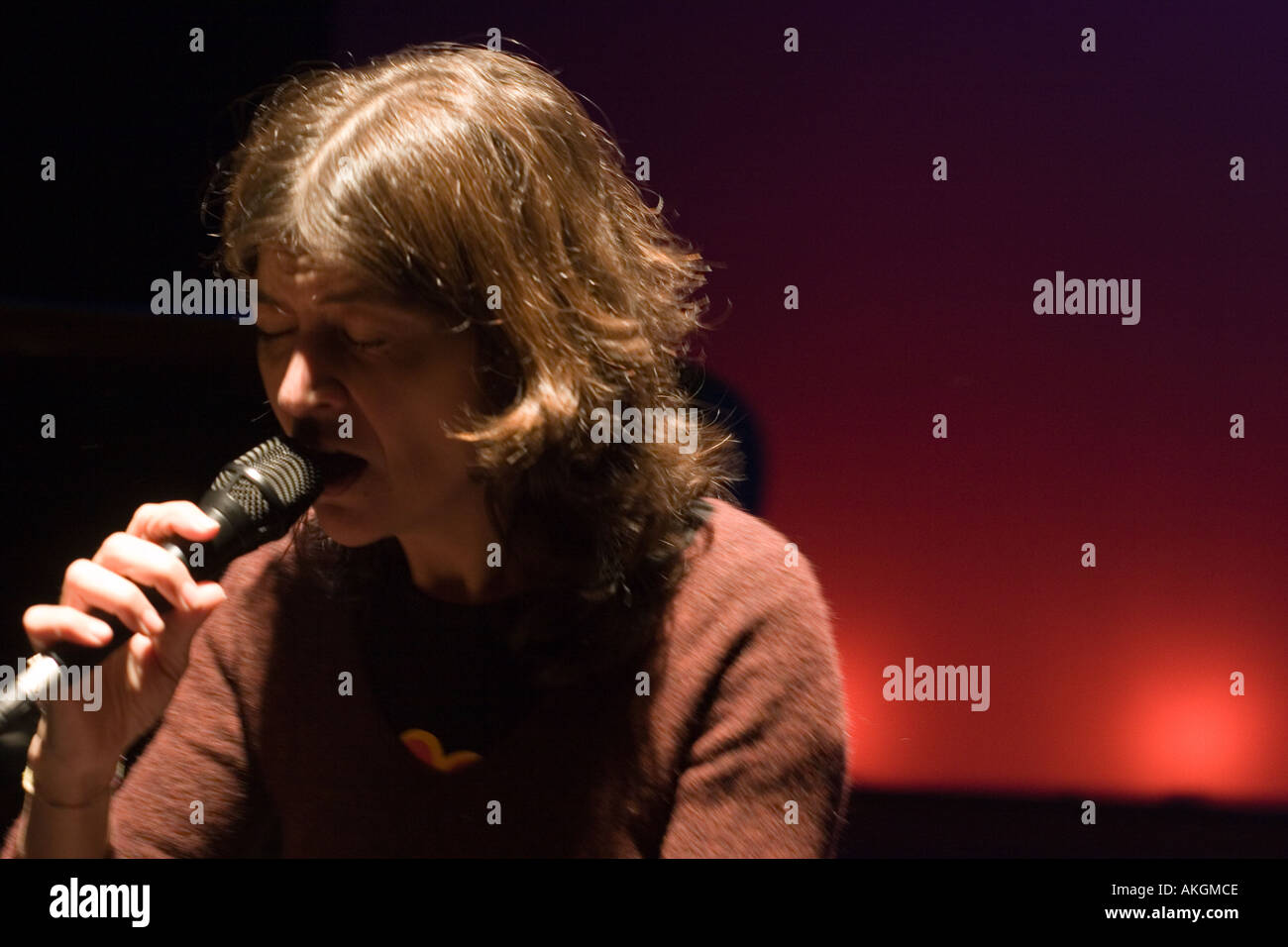 Maria Pia De Vito singing Stock Photo - Alamy