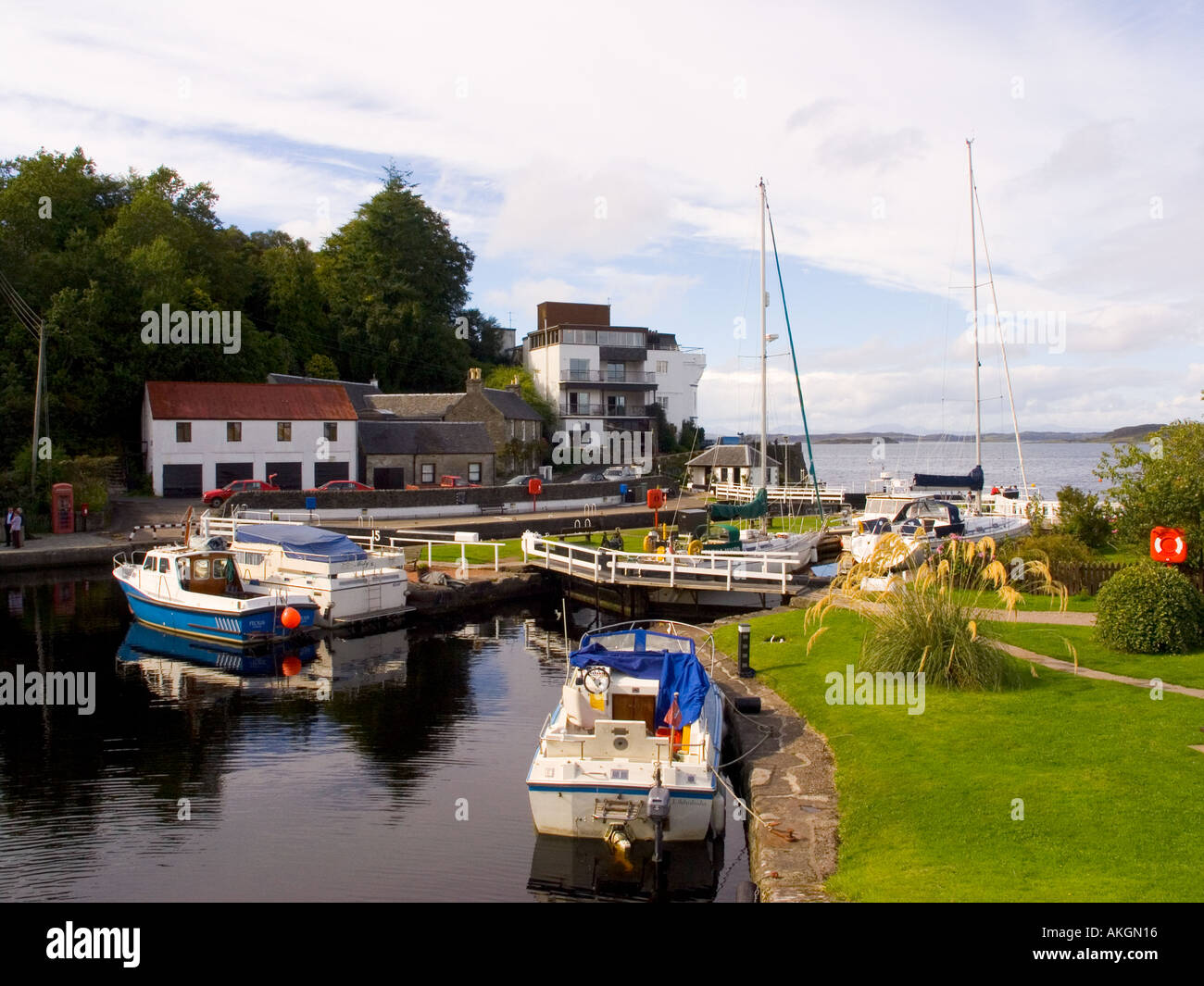 Crinan harbour hi-res stock photography and images - Alamy
