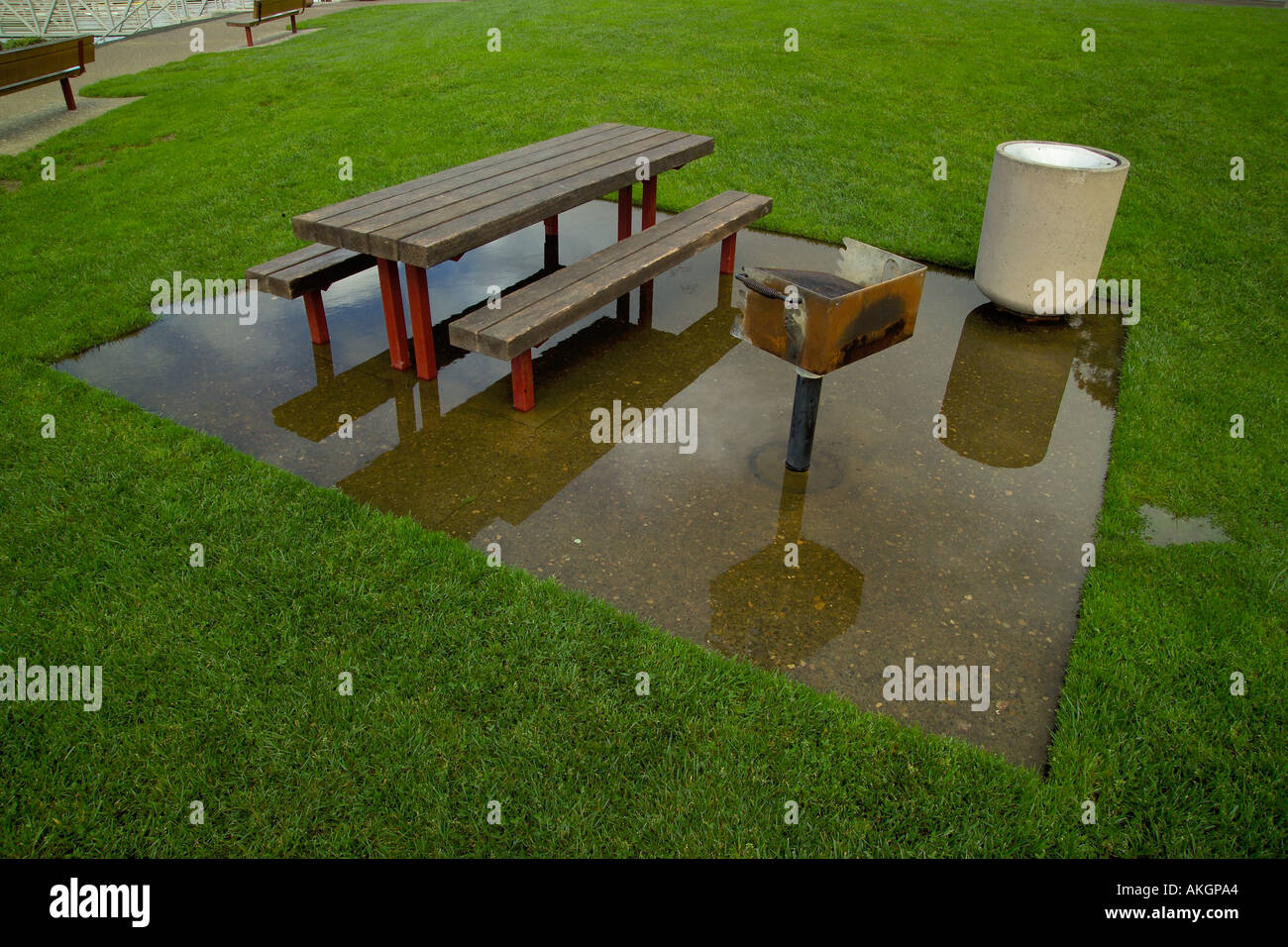 Pick nick table hi-res stock photography and images - Alamy