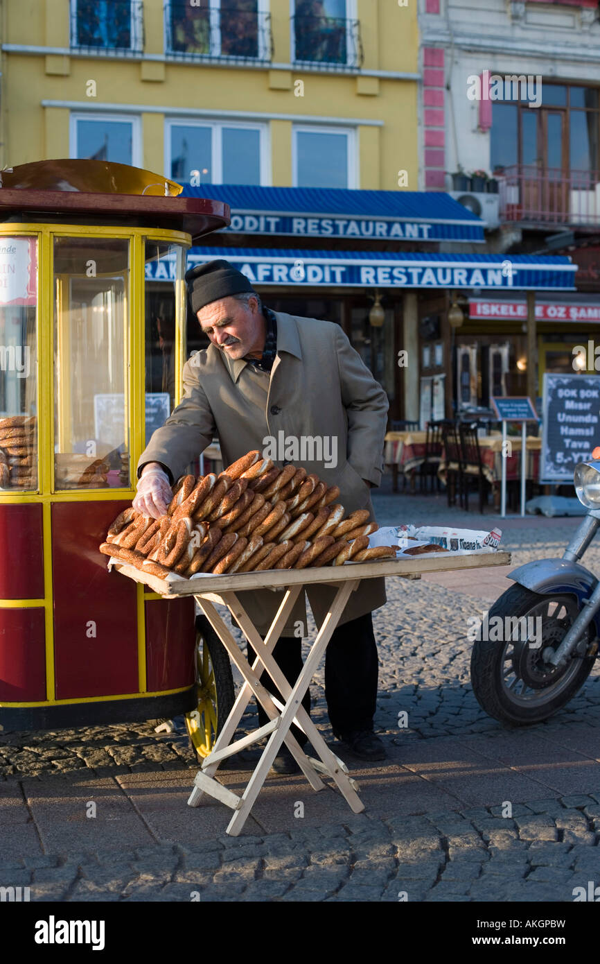 Turkey, Istanbul, bread salesman in he street Stock Photo - Alamy