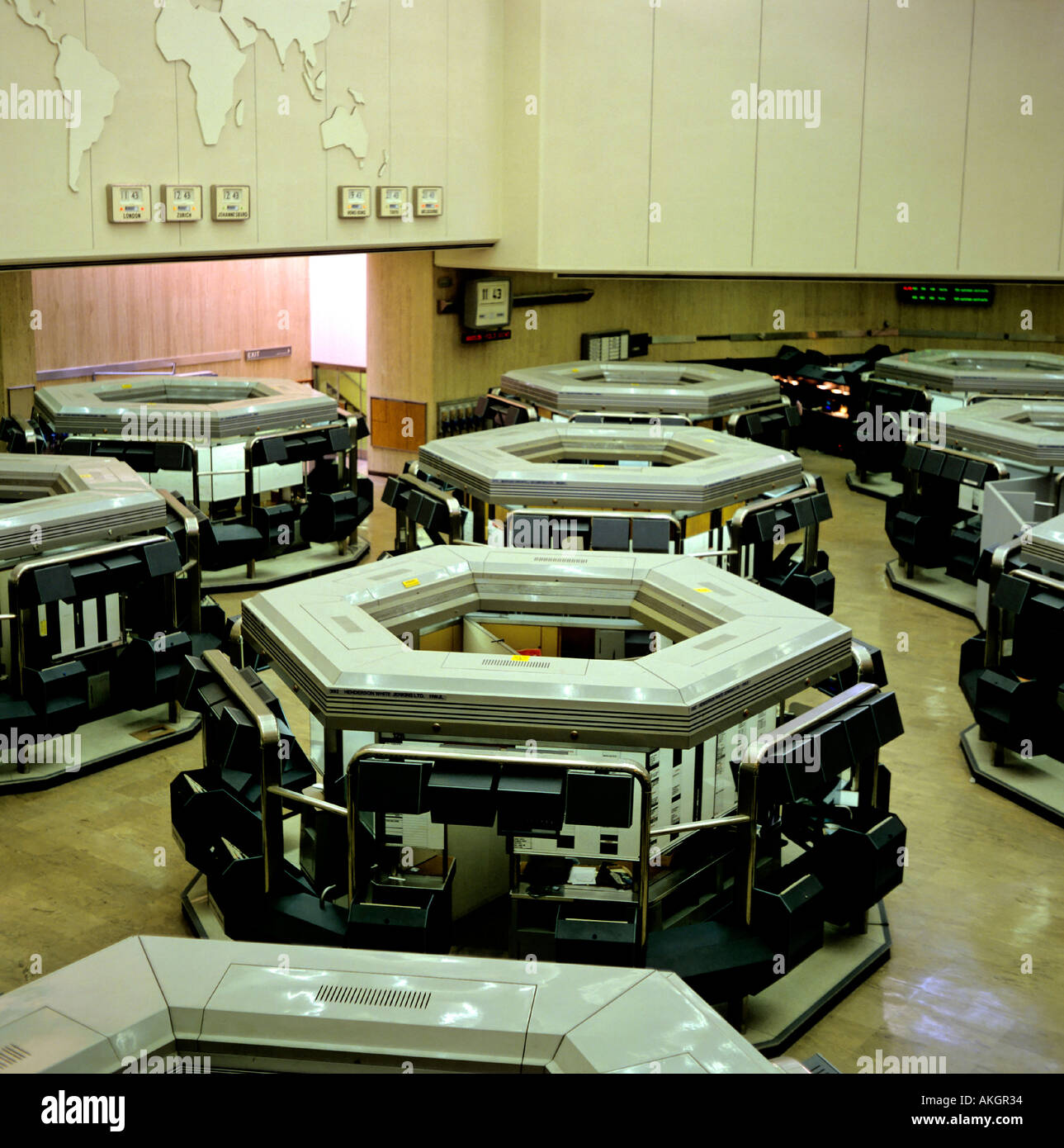 London stock exchange interior hi-res stock photography and images - Alamy