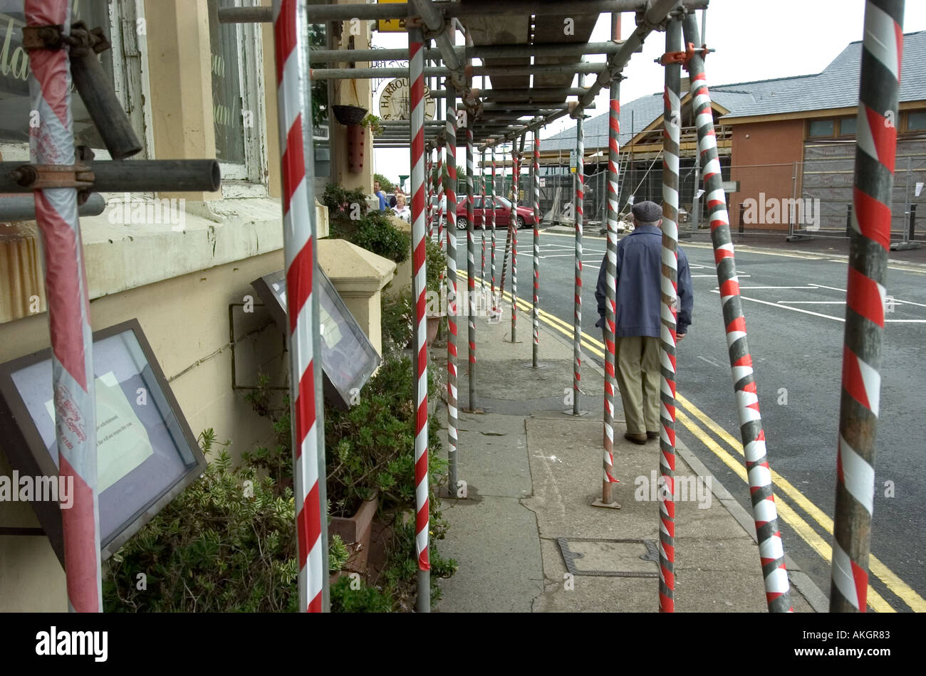 Scaffolding footpath hi-res stock photography and images - Alamy