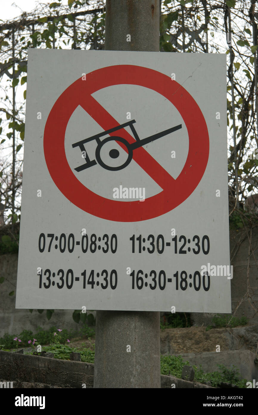 Chinese Sign No Barrows Stock Photo - Alamy