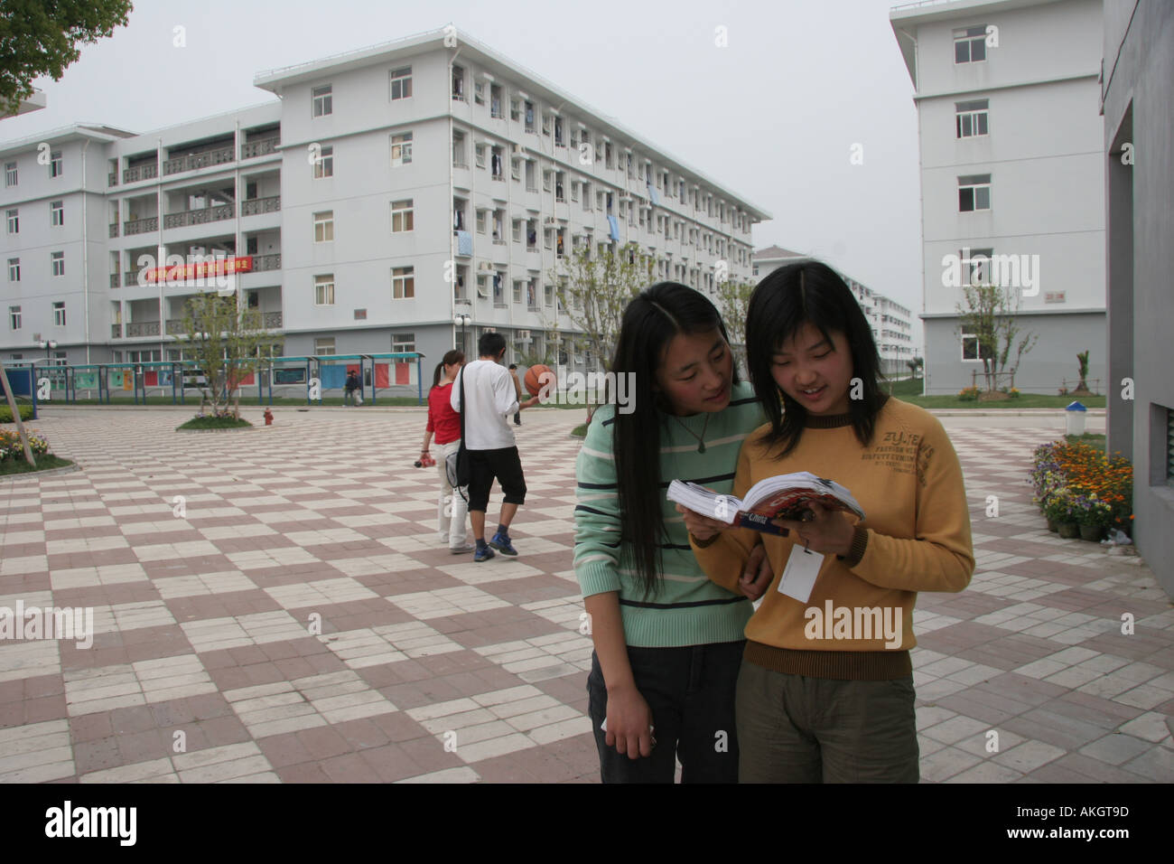 2 Chinese girl students on College Campus China Stock Photo - Alamy