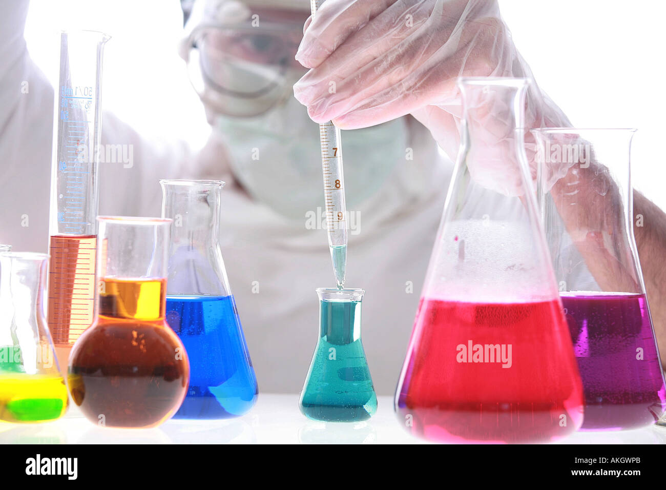 Hand with test tubes and reagents hi-res stock photography and images ...