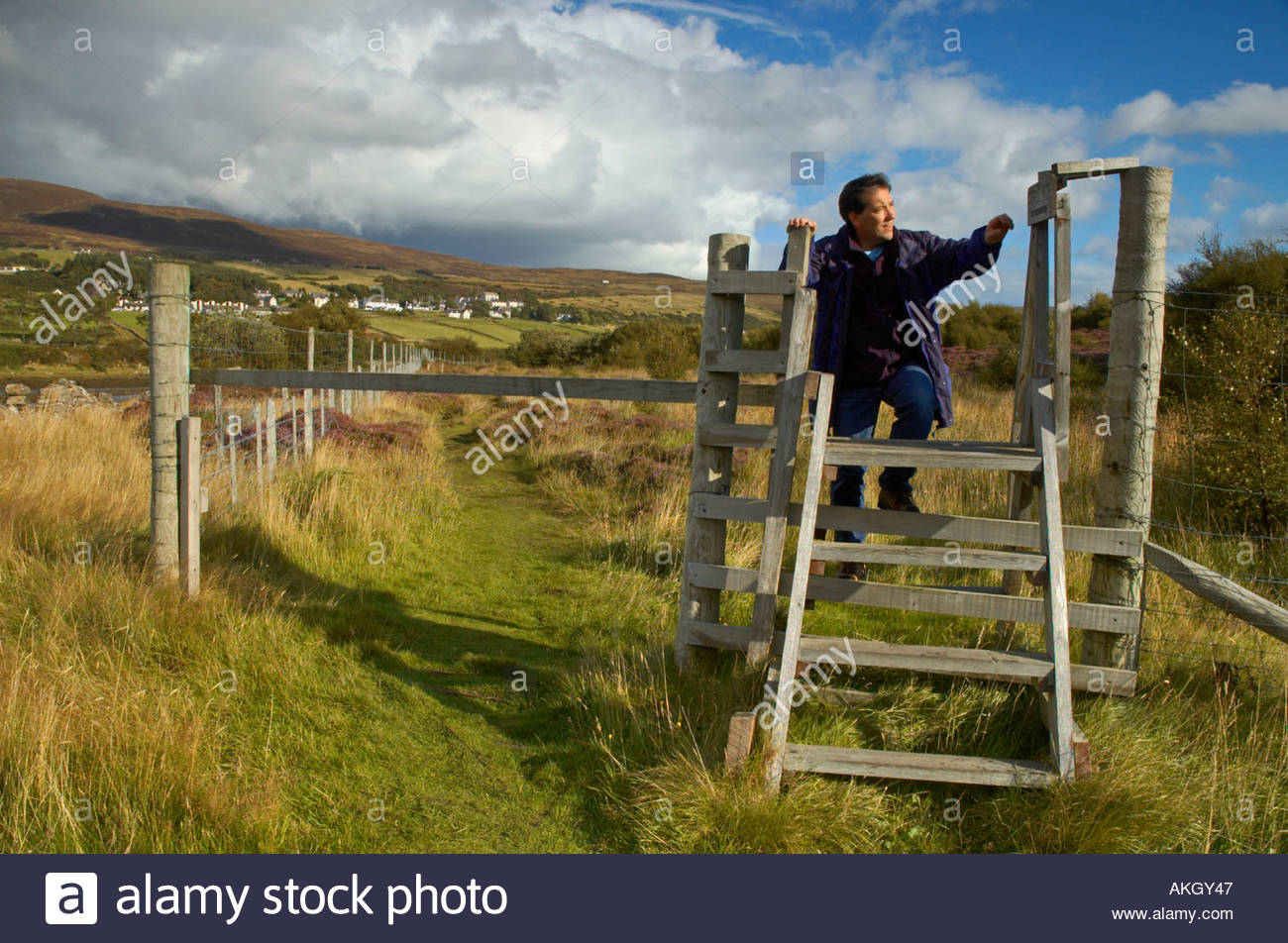 Countryside fence step stile hi-res stock photography and images - Alamy