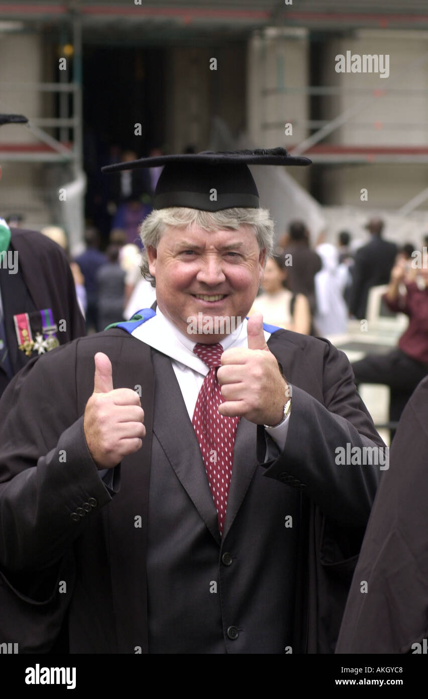 Joe Kinnear walks through Luton town centre to receive his honoury ...