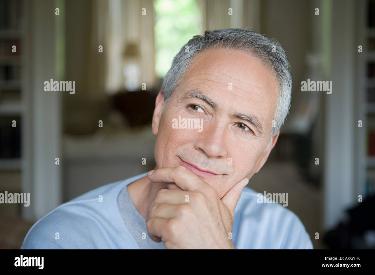 Old man reflecting thinking hi-res stock photography and images - Alamy