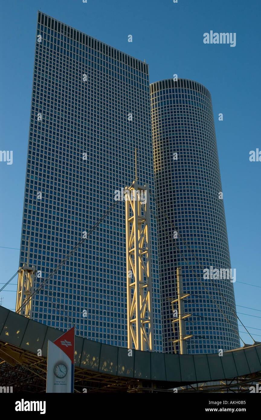 Israel tel aviv azrieli vertical hi-res stock photography and images ...