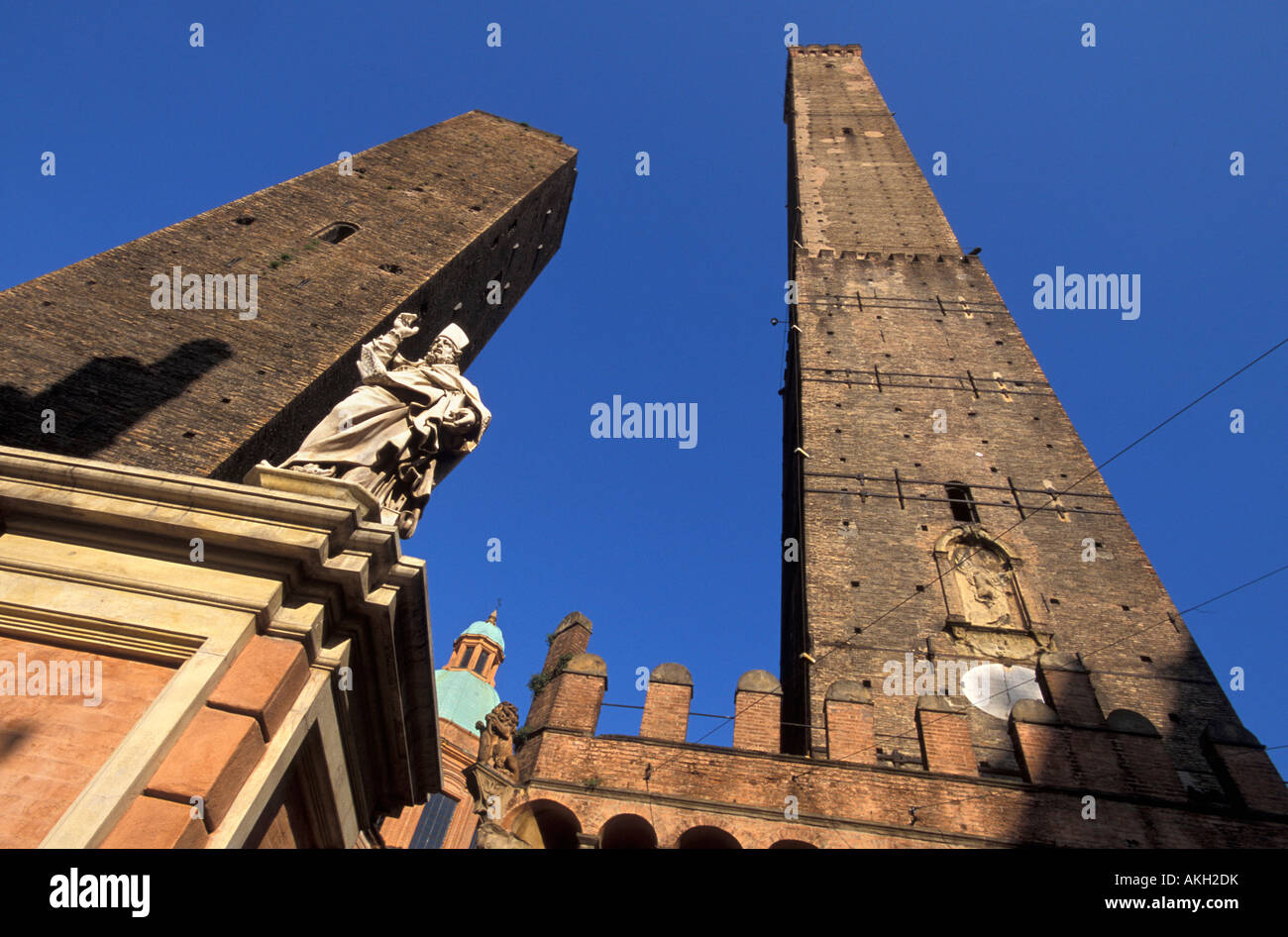 Asinelli and Garisenda towers, Bologna, Emilia Romagna, Italy Stock ...