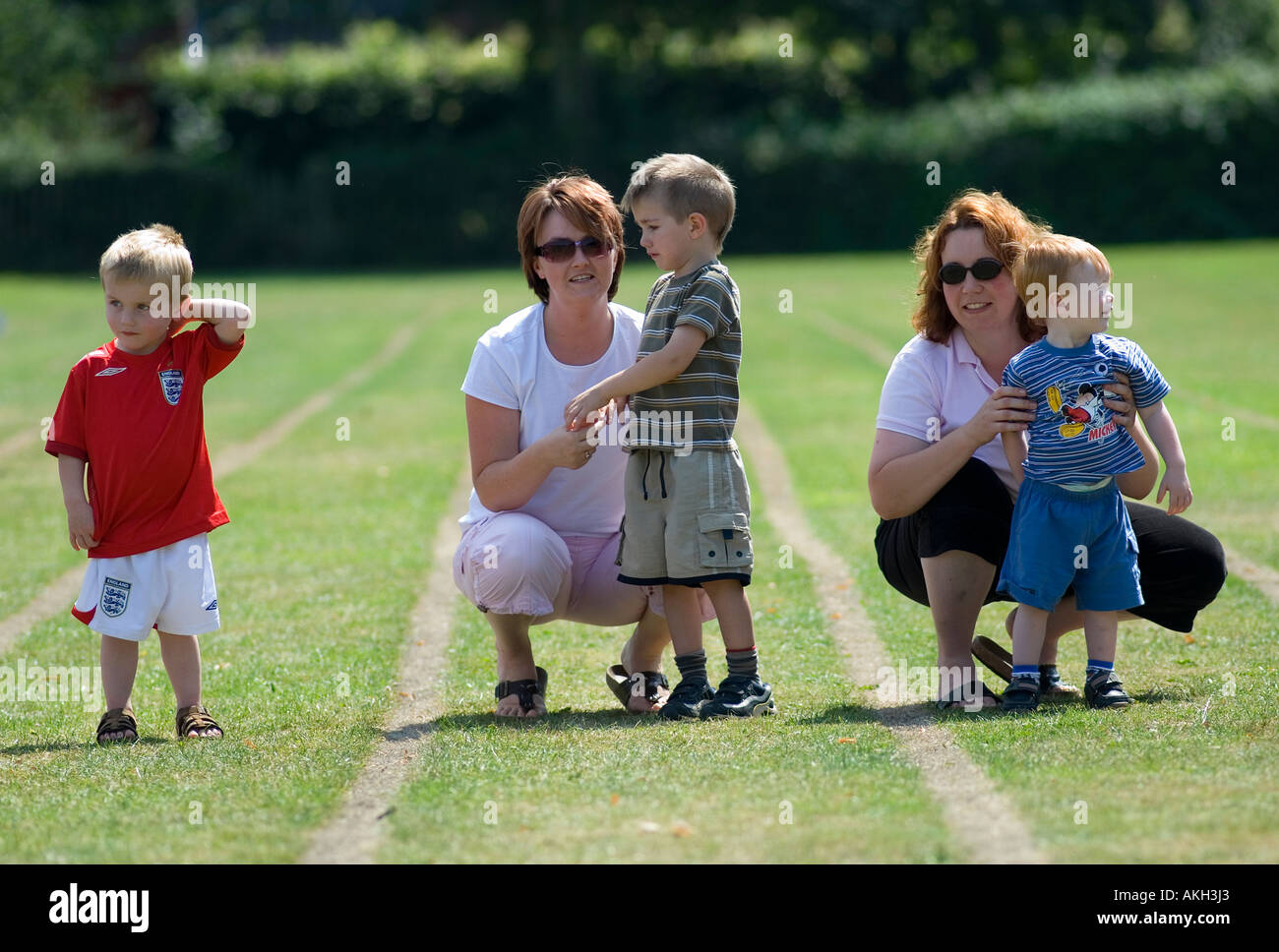 Sports day mothers race hi-res stock photography and images - Alamy
