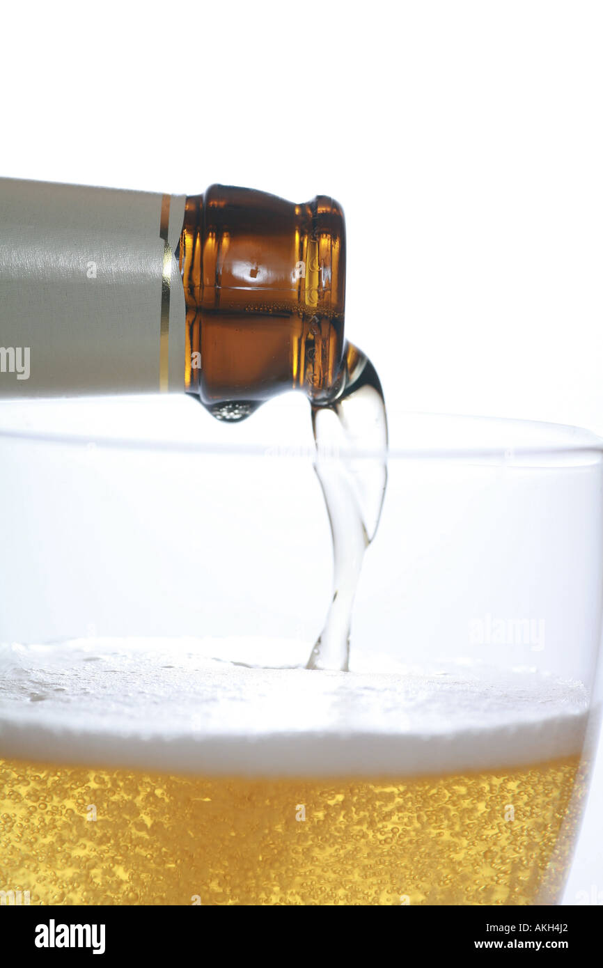 Bottle beer drops pouring close hi-res stock photography and images - Alamy