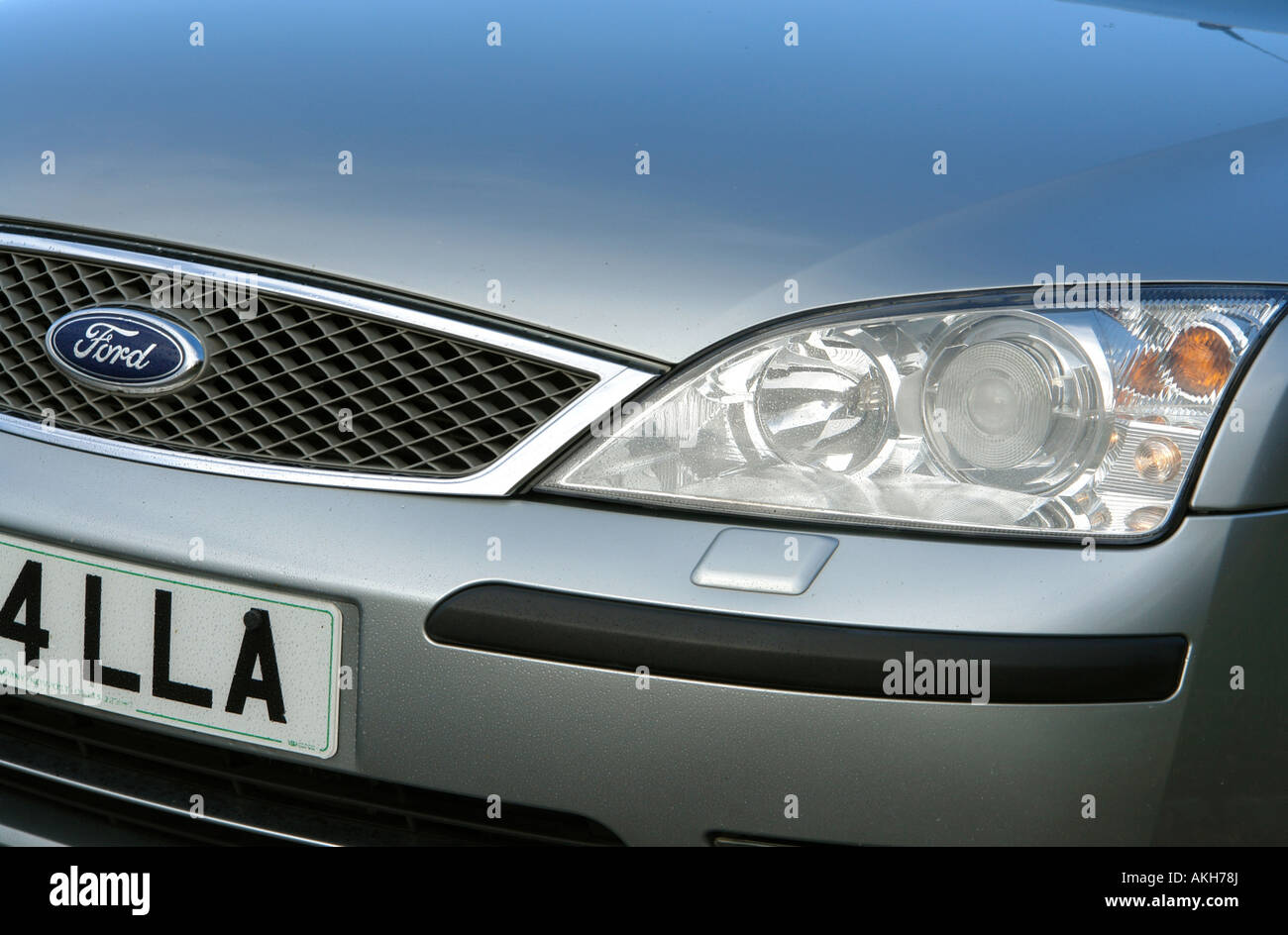 Ford mondeo front hi-res stock photography and images - Alamy
