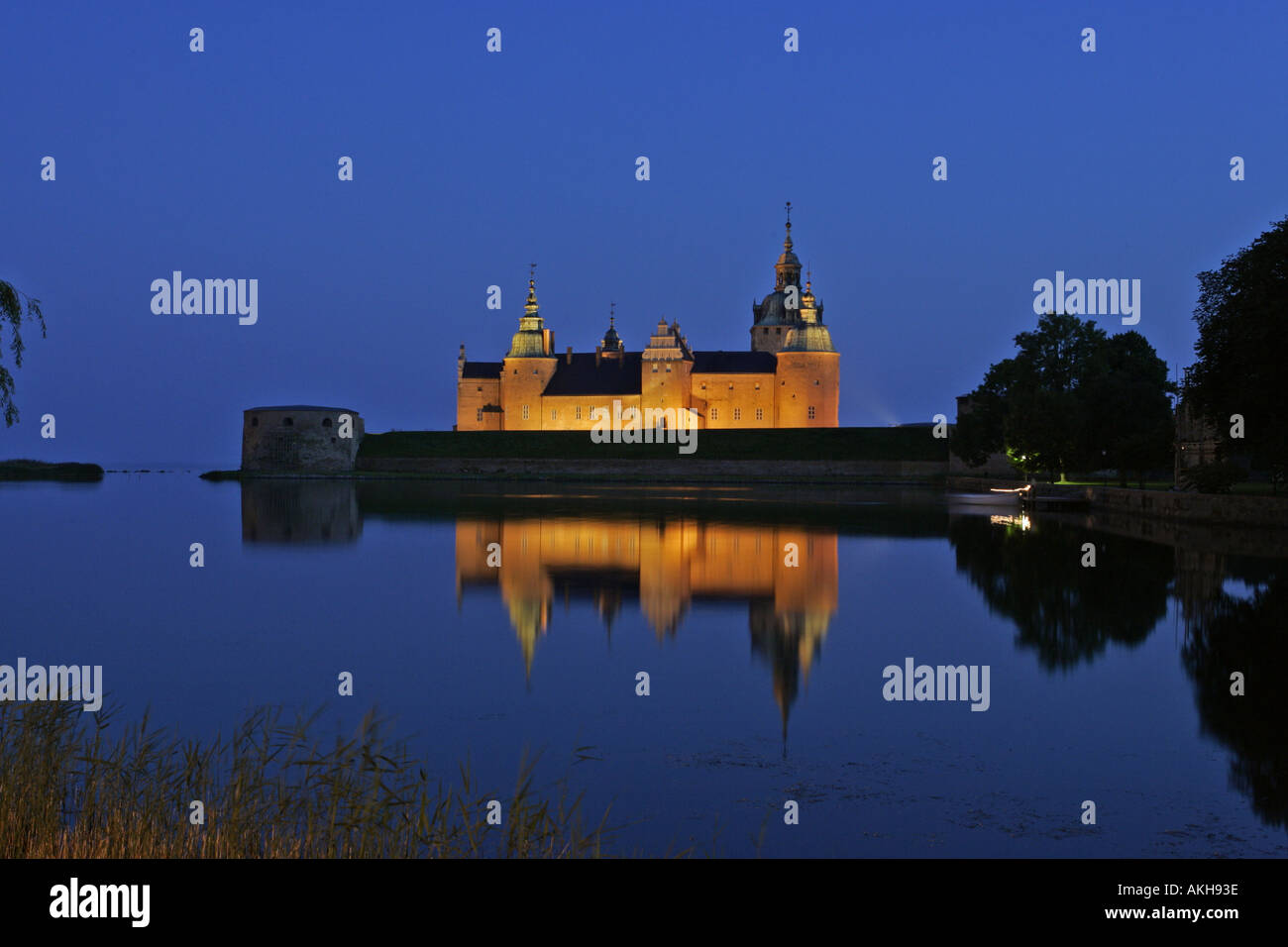 Kalmar castle night hi-res stock photography and images - Alamy