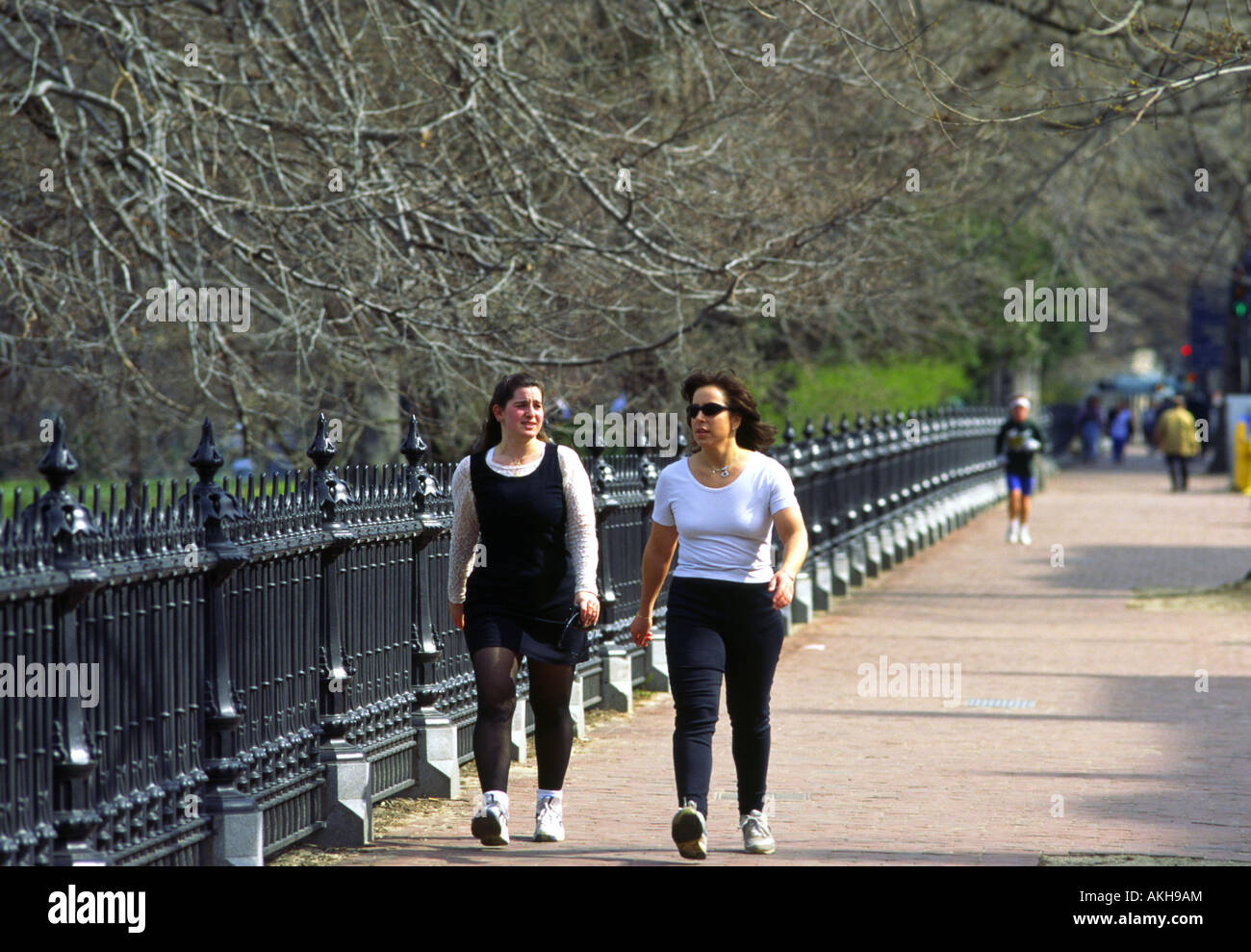City street walking people hi-res stock photography and images - Alamy