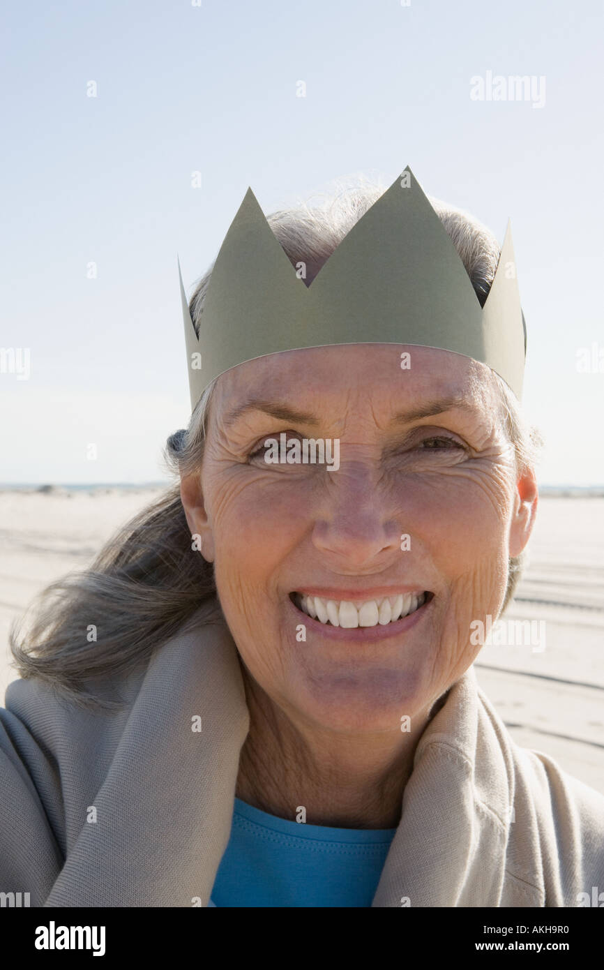Woman costume crown hi-res stock photography and images - Alamy