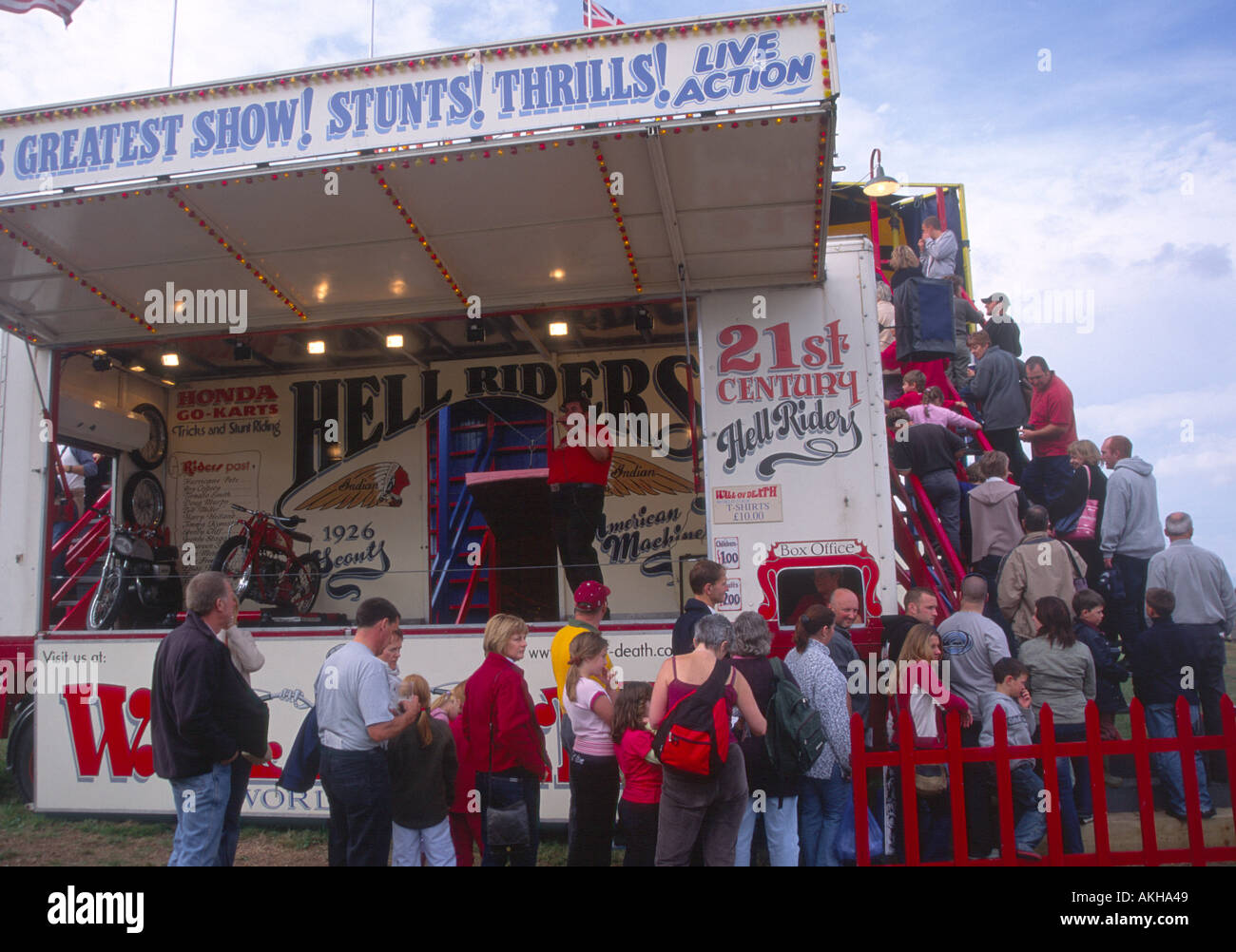 Queue for Wall of Death funfair show Stock Photo - Alamy