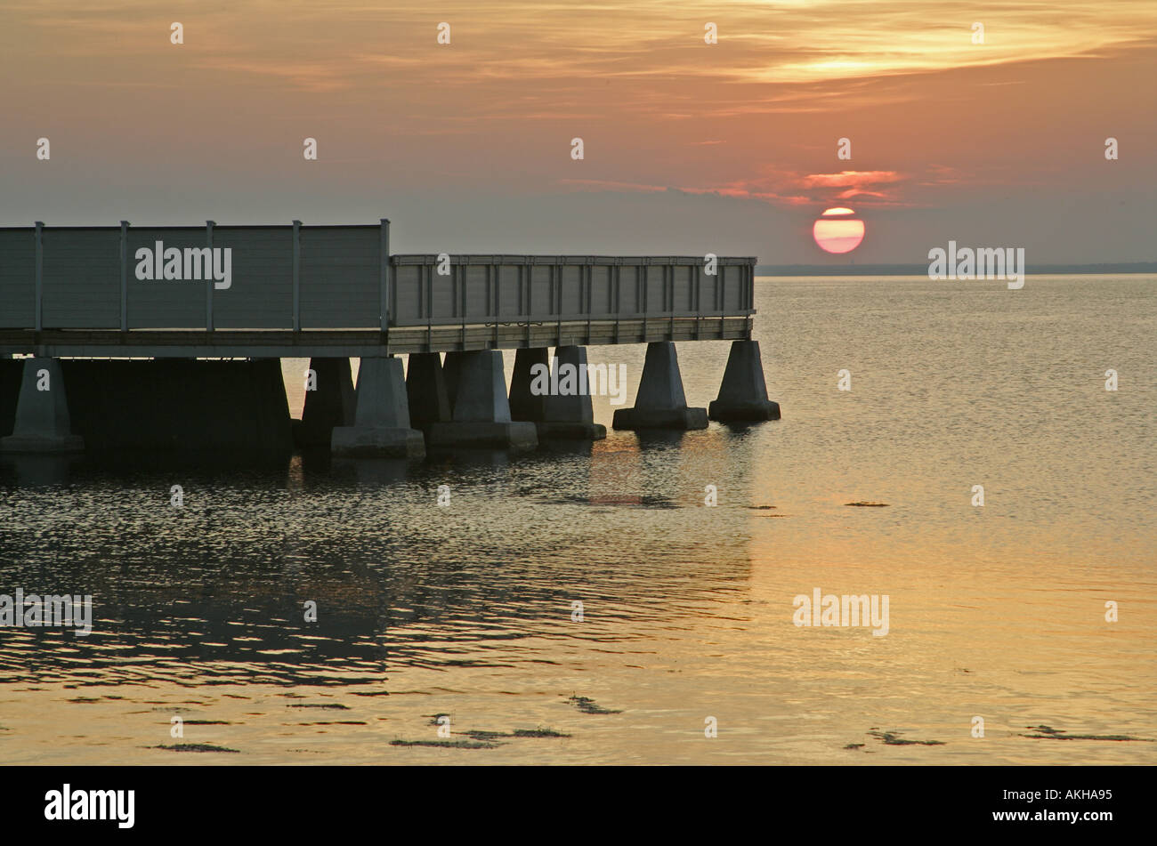 Holz steg pier see hi-res stock photography and images - Alamy