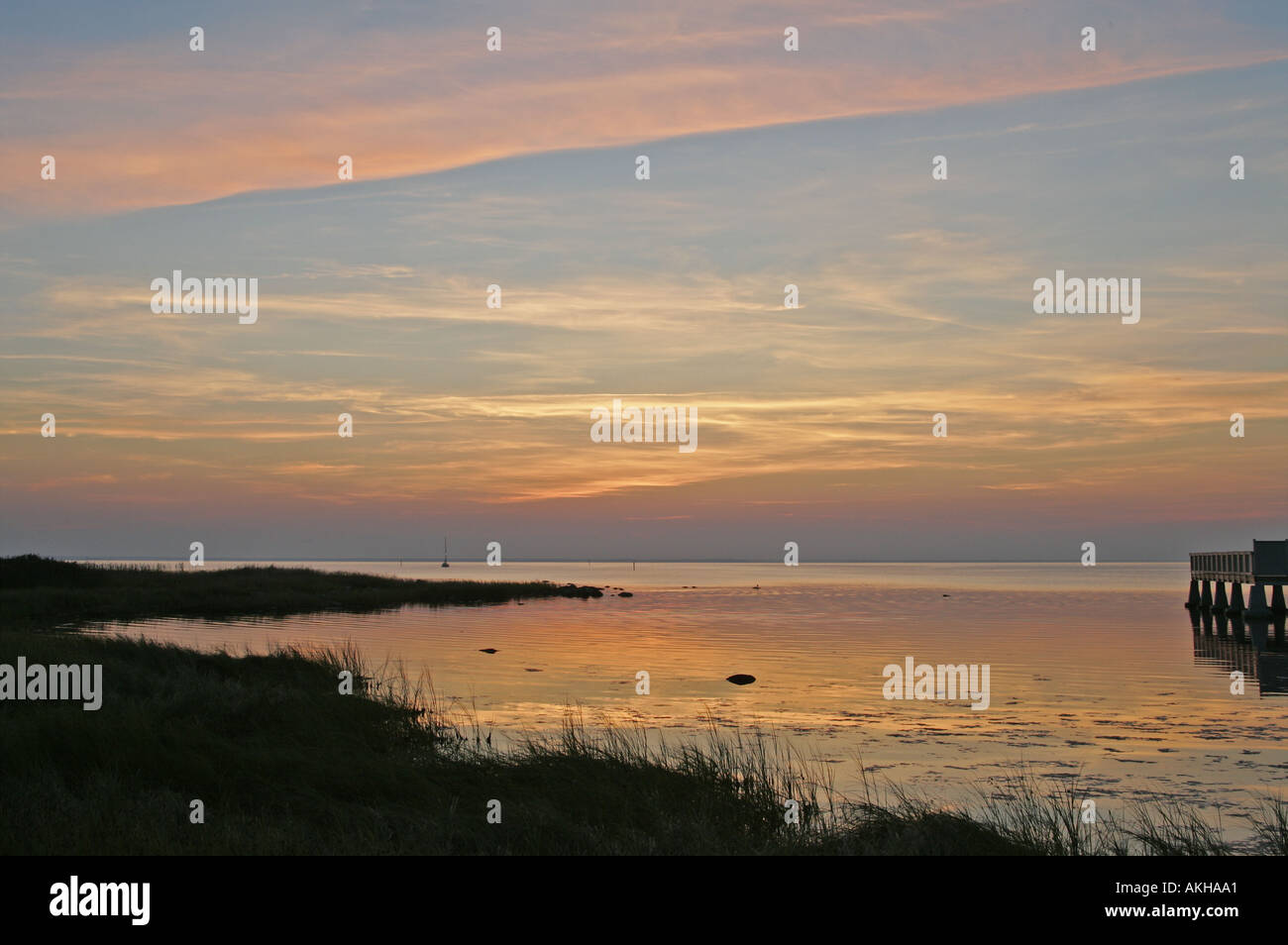 Holz steg pier see hi-res stock photography and images - Alamy