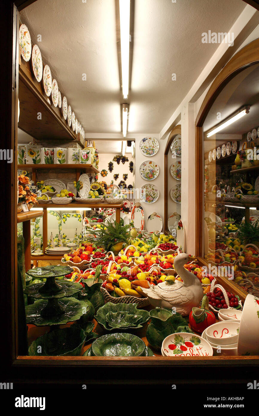 Oggetti Tradizionali Italiani ceramics shop, Sirmione, Lombardy, Italy ...