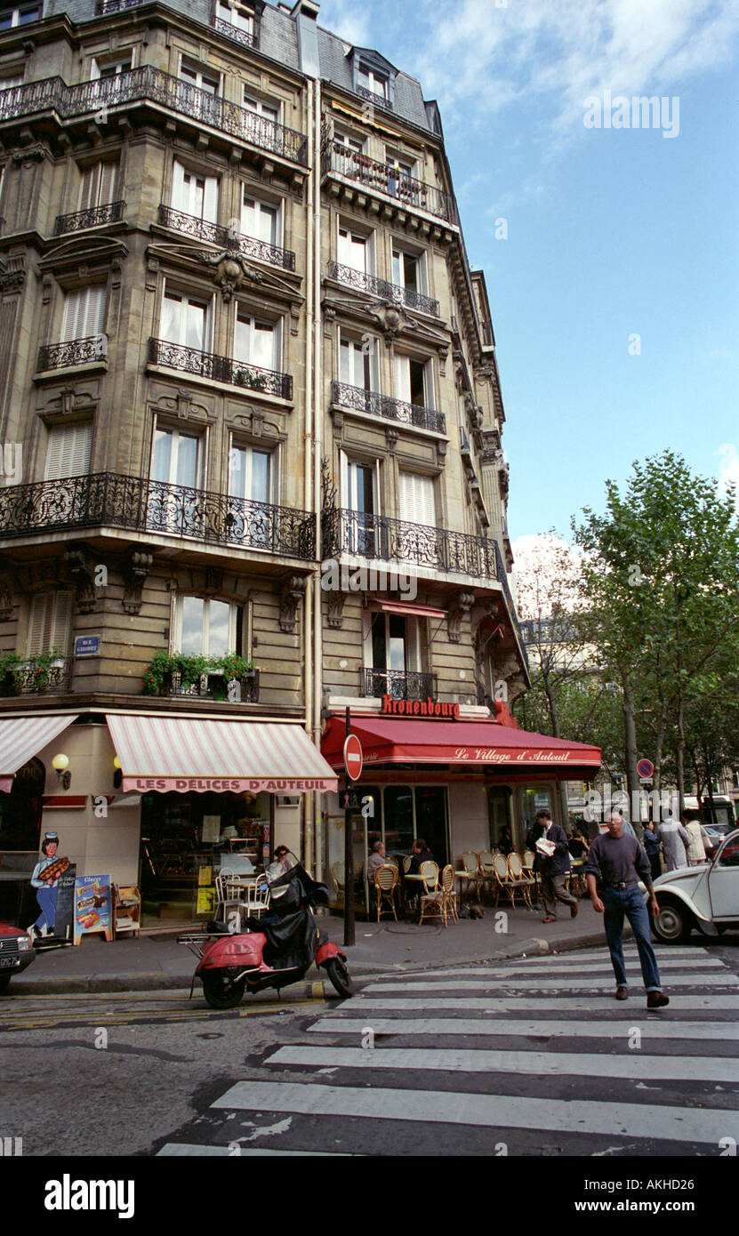 Paris street scene Stock Photo - Alamy