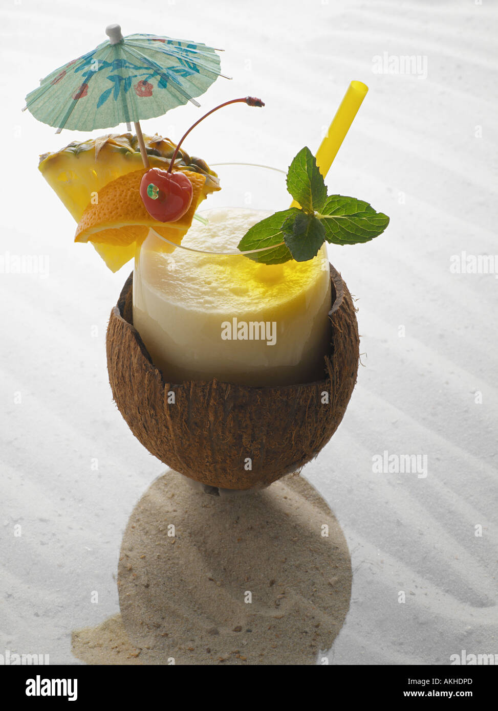 Pineapple straw small umbrella hi-res stock photography and images - Alamy