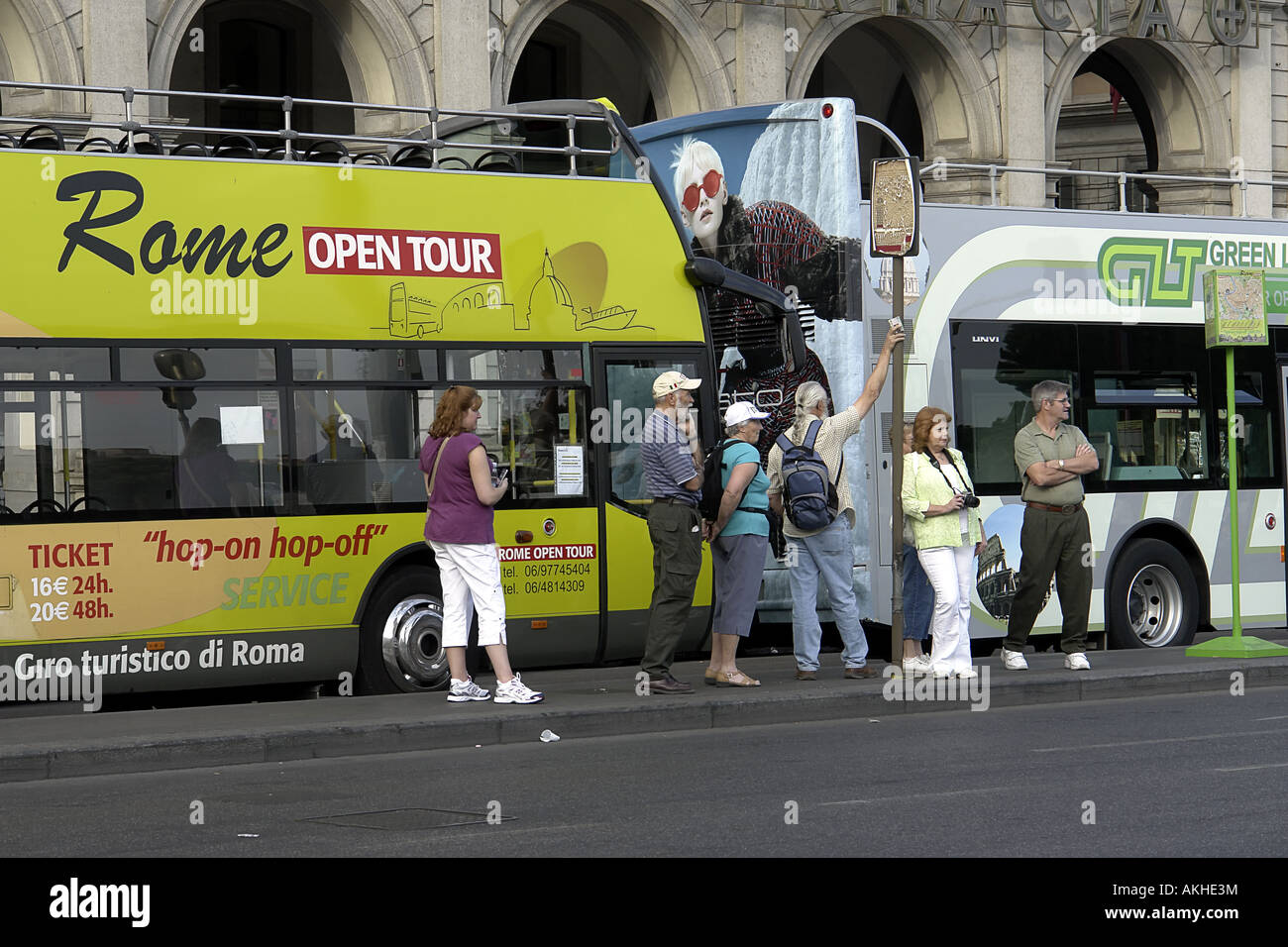 Bus terminal hi-res stock photography and images - Alamy
