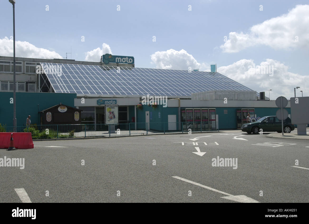 Toddington motorway service station hi-res stock photography and images ...