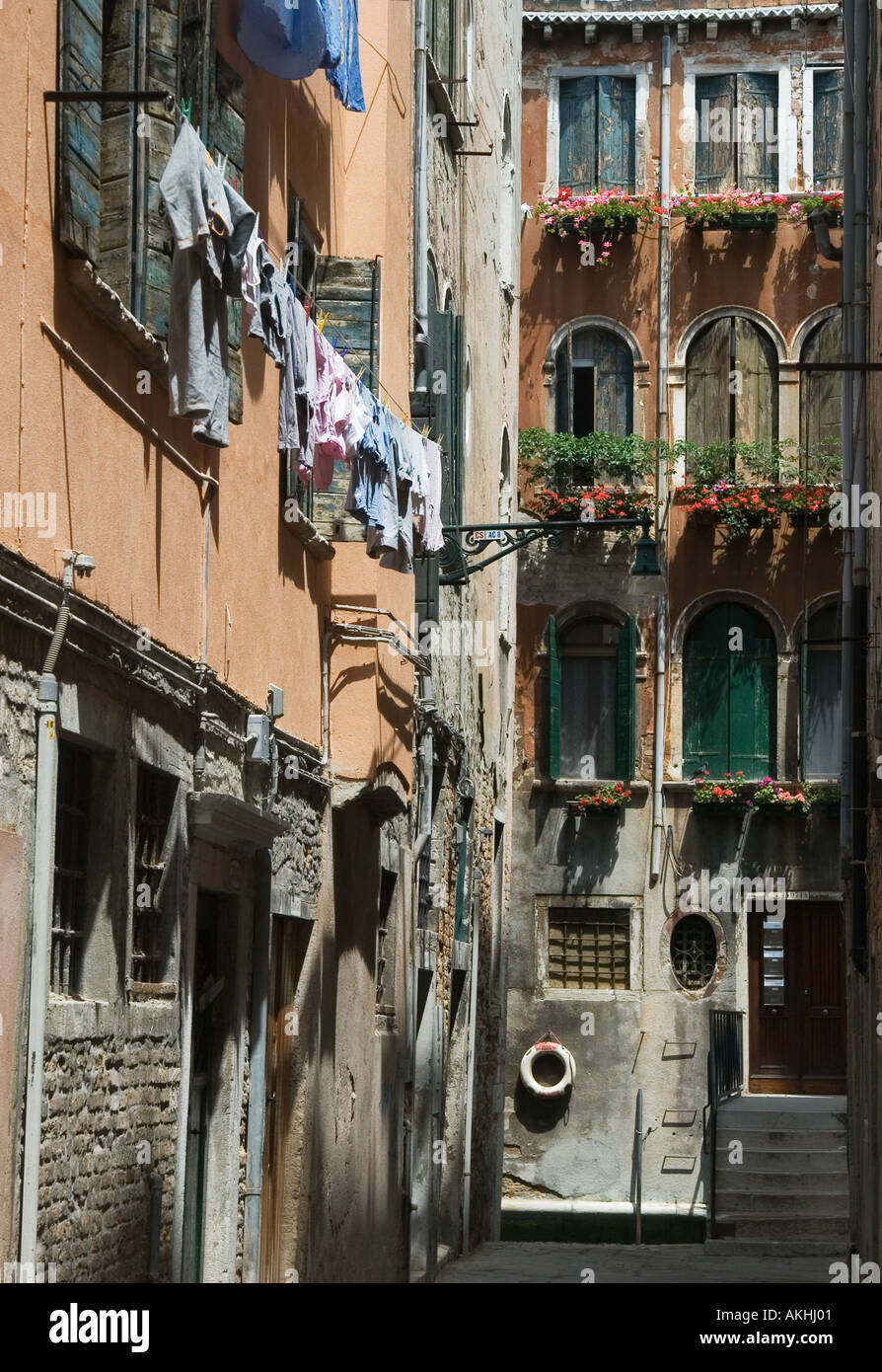 Venice 2005 Alley with washing hanging from houses between San Marco ...