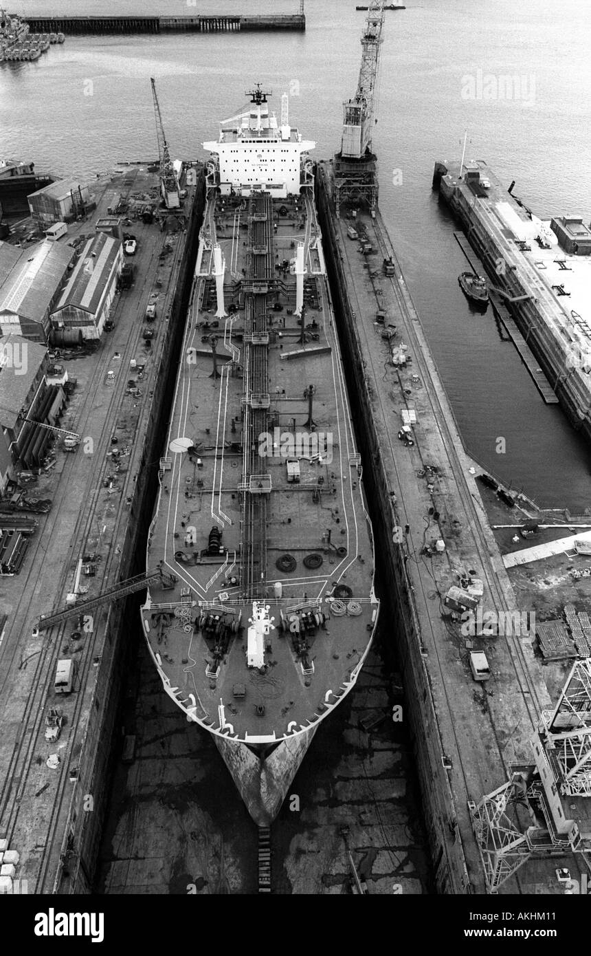 Crude oil tanker Black and White Stock Photos & Images - Alamy