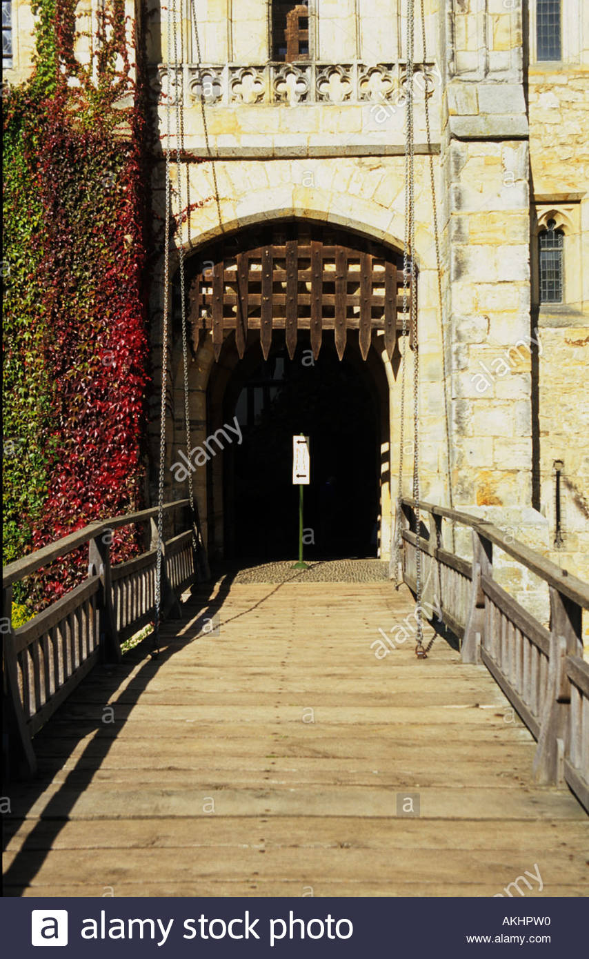 Castle With Draw Bridge Stock Photos & Castle With Draw Bridge Stock ...