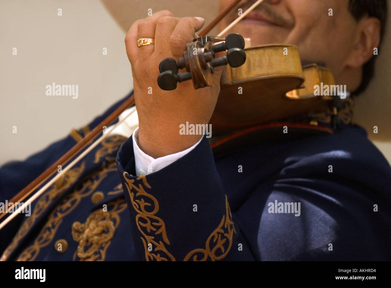 Musician playing violin mexican mariachi hi-res stock photography and ...