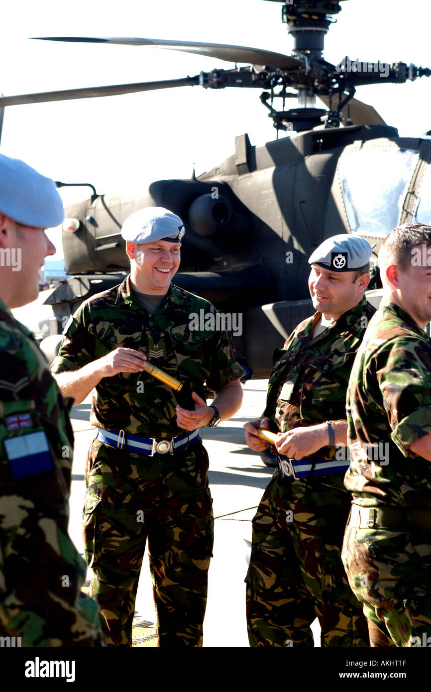 Soldiers of the british army hi-res stock photography and images - Alamy