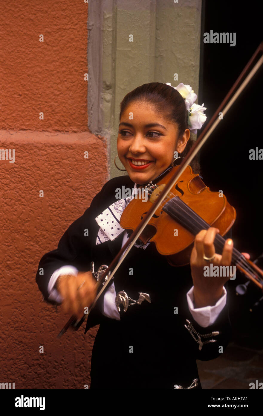 1, one, Mexican woman, Mexican, woman, violinist, playing violin ...