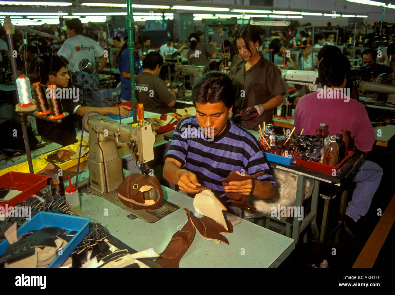 Women workers labor repetitive job hi-res stock photography and images ...