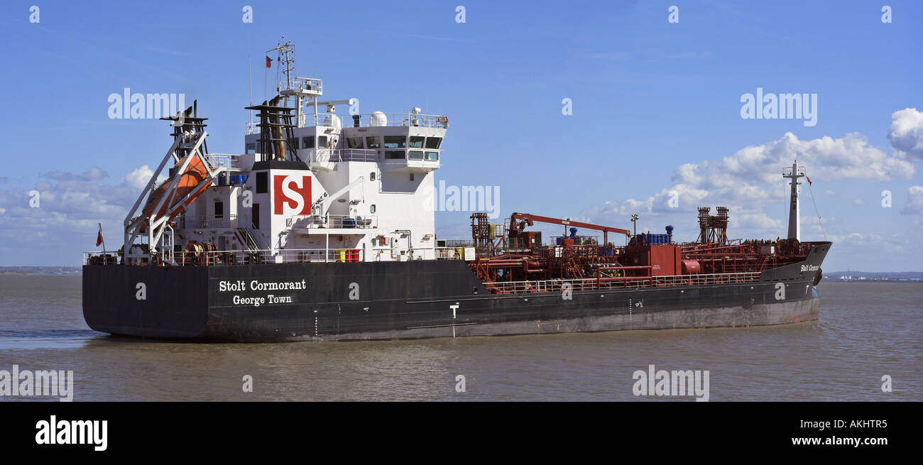 Oil tanker travelling down the River Mersey Stock Photo - Alamy