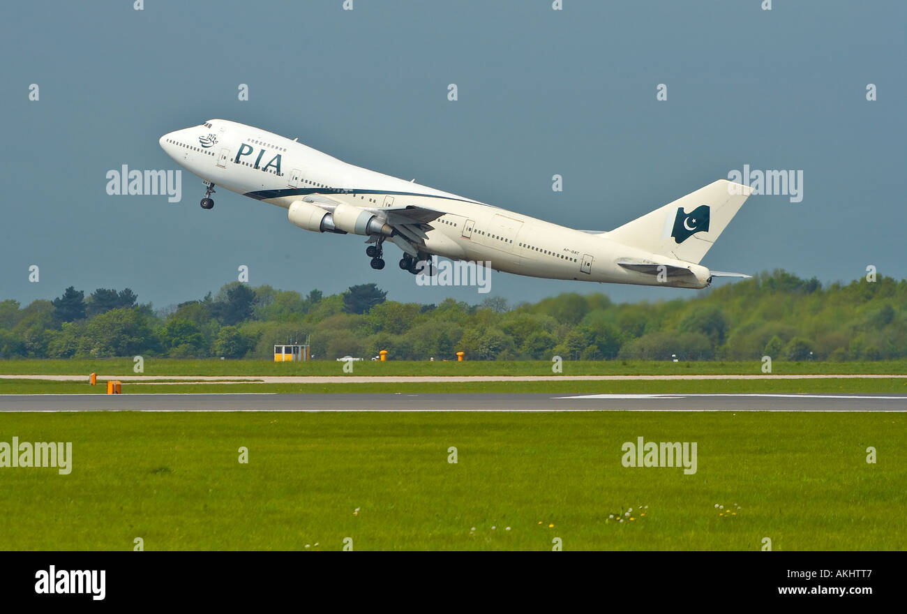 Airplane Taking Off Stock Photo - Alamy