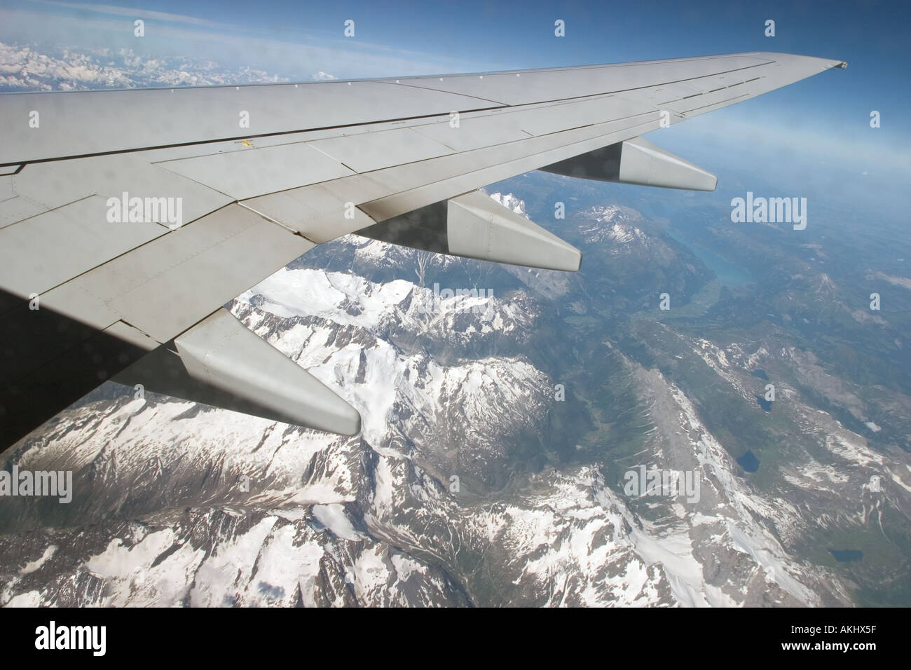 Airplane curvature hi-res stock photography and images - Alamy