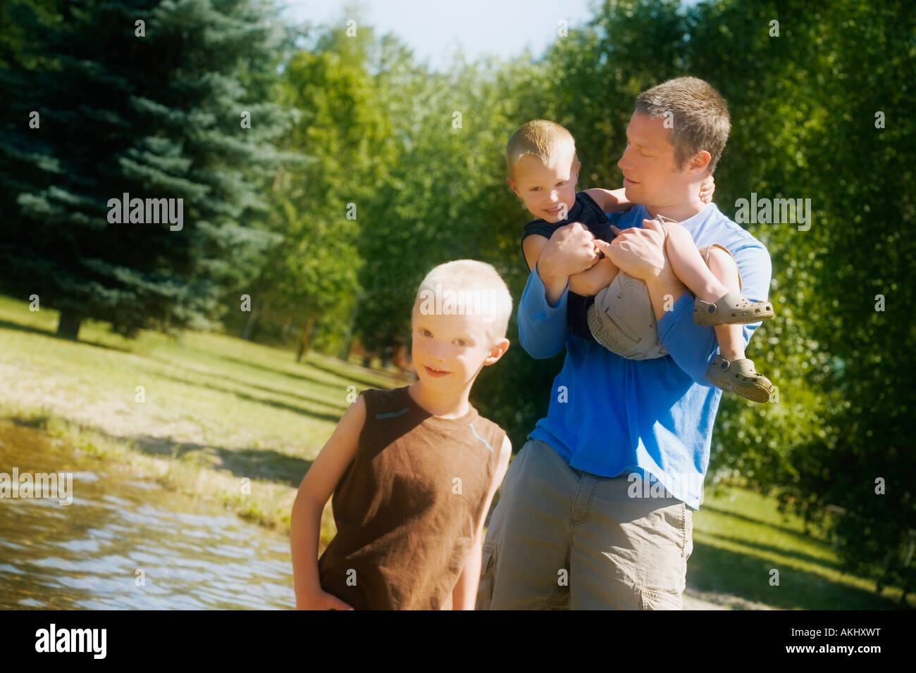Children posed park hi-res stock photography and images - Alamy