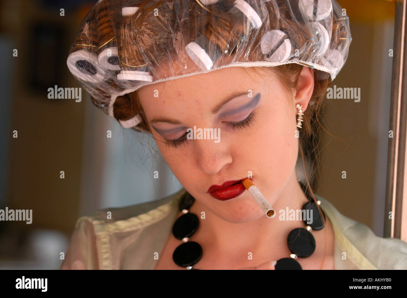 Smoking girl lighting hi-res stock photography and images - Alamy