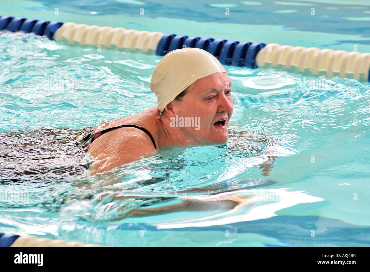 Senior citizens swimming hi-res stock photography and images - Alamy